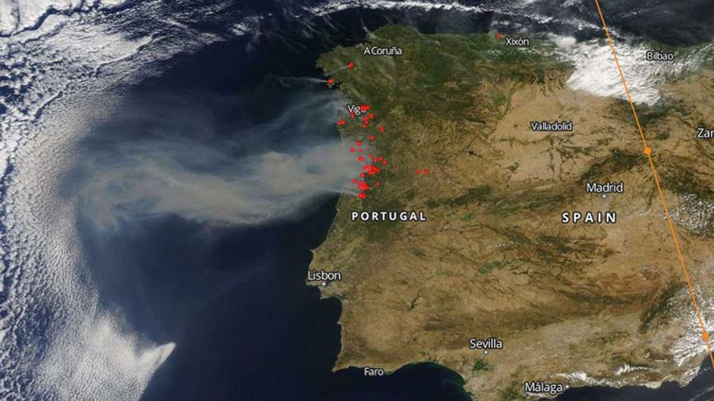 Portugal visto do espaço. Uma nuvem de fumo com centenas de quilómetros ...